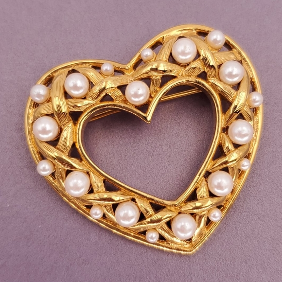 Monet | Jewelry | Monet Gold Tone Pearl Heart Brooch | Poshmark